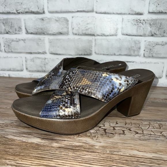 Munro | Shoes | Munro Sandals Size 5 Slides Heel Multi Color Python ...